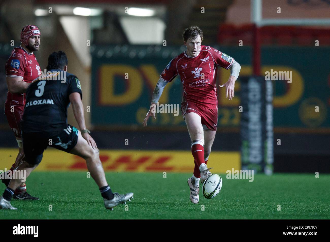 Llanelli, Royaume-Uni. 31 mars 2023. Rhys Patchell de Scarlets donne le ...