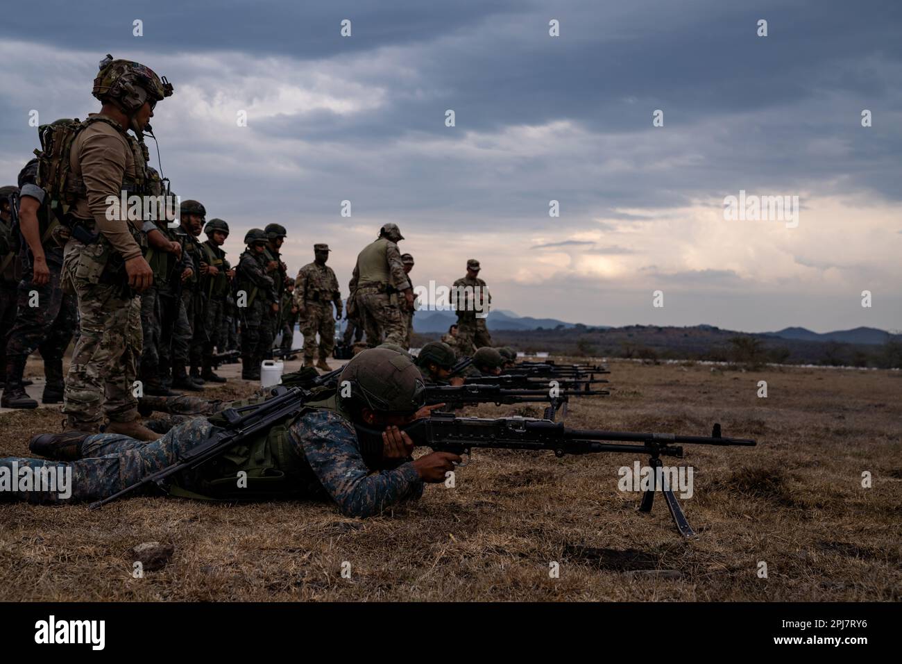 Les soldats affectés au Groupe des forces spéciales de 7th (Airborne ...