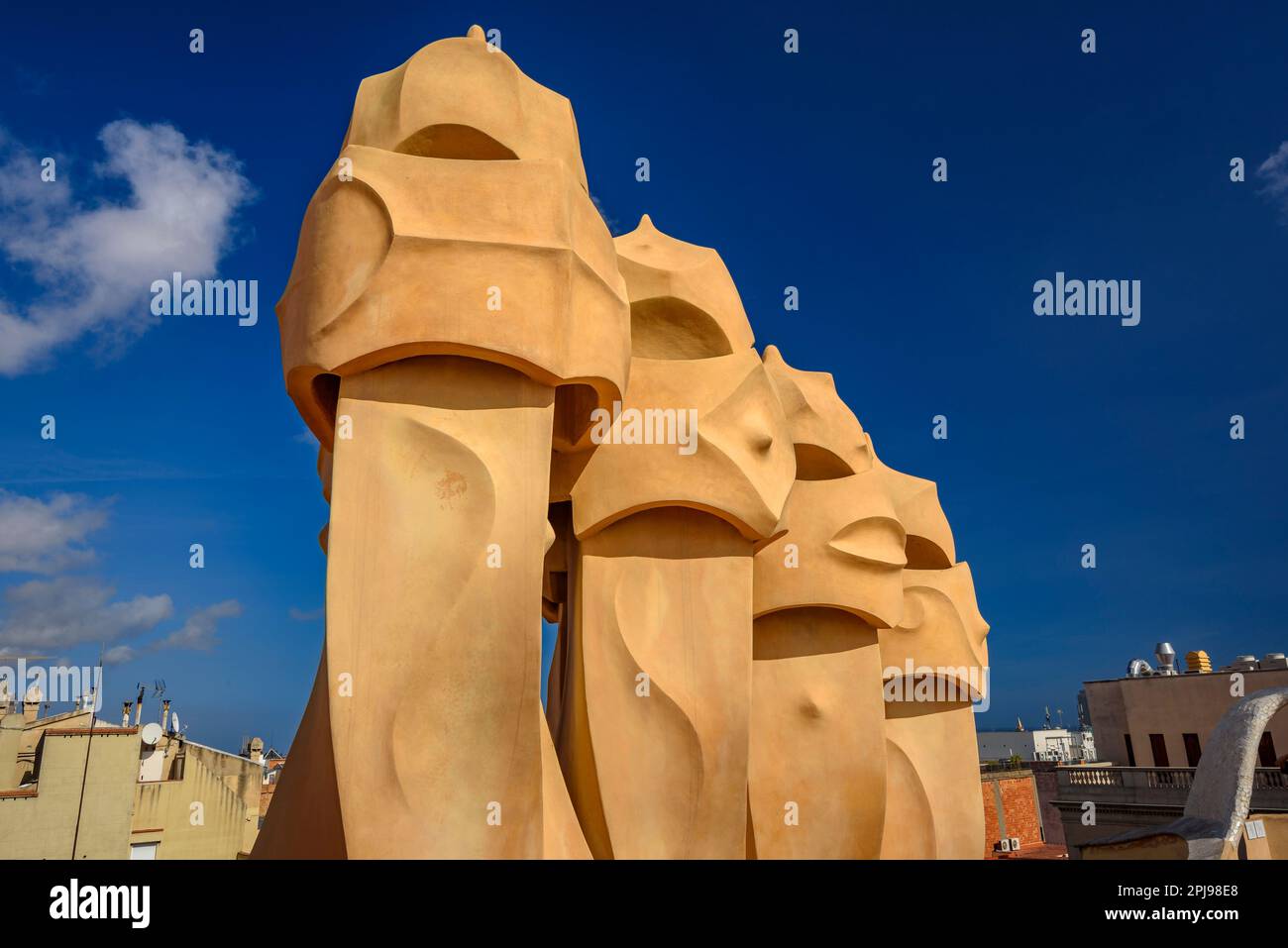 Cheminée de la pedrera gaudi Banque de photographies et d’images à ...