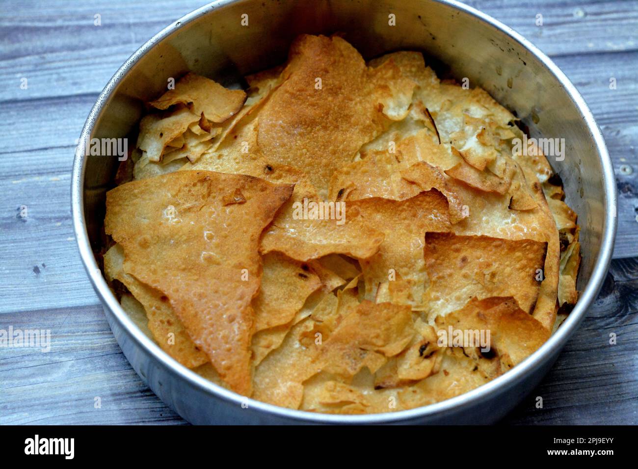 La pâtisserie sucrée égyptienne appelée Roqaaq with est une cuisine ...