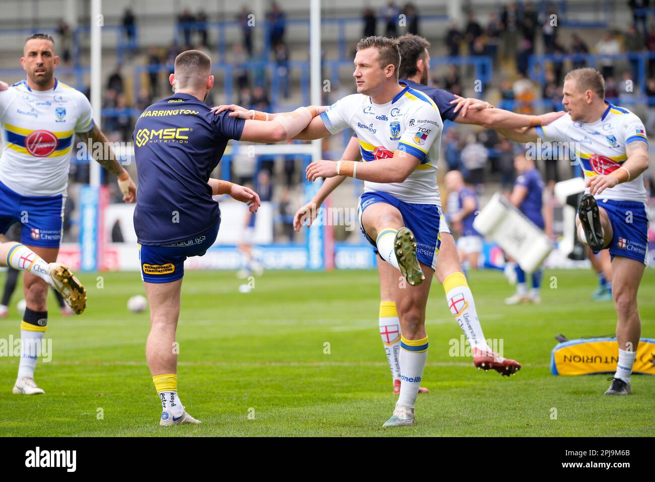 Josh Drinkwater #7 de Warrington Wolves se réchauffe avant le Betfred ...