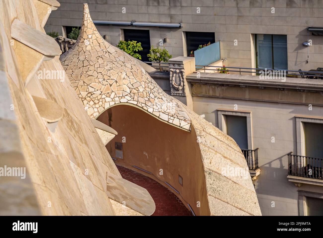 Galerie qui entoure le toit de la Casa Milà - la Pedrera (Barcelone ...