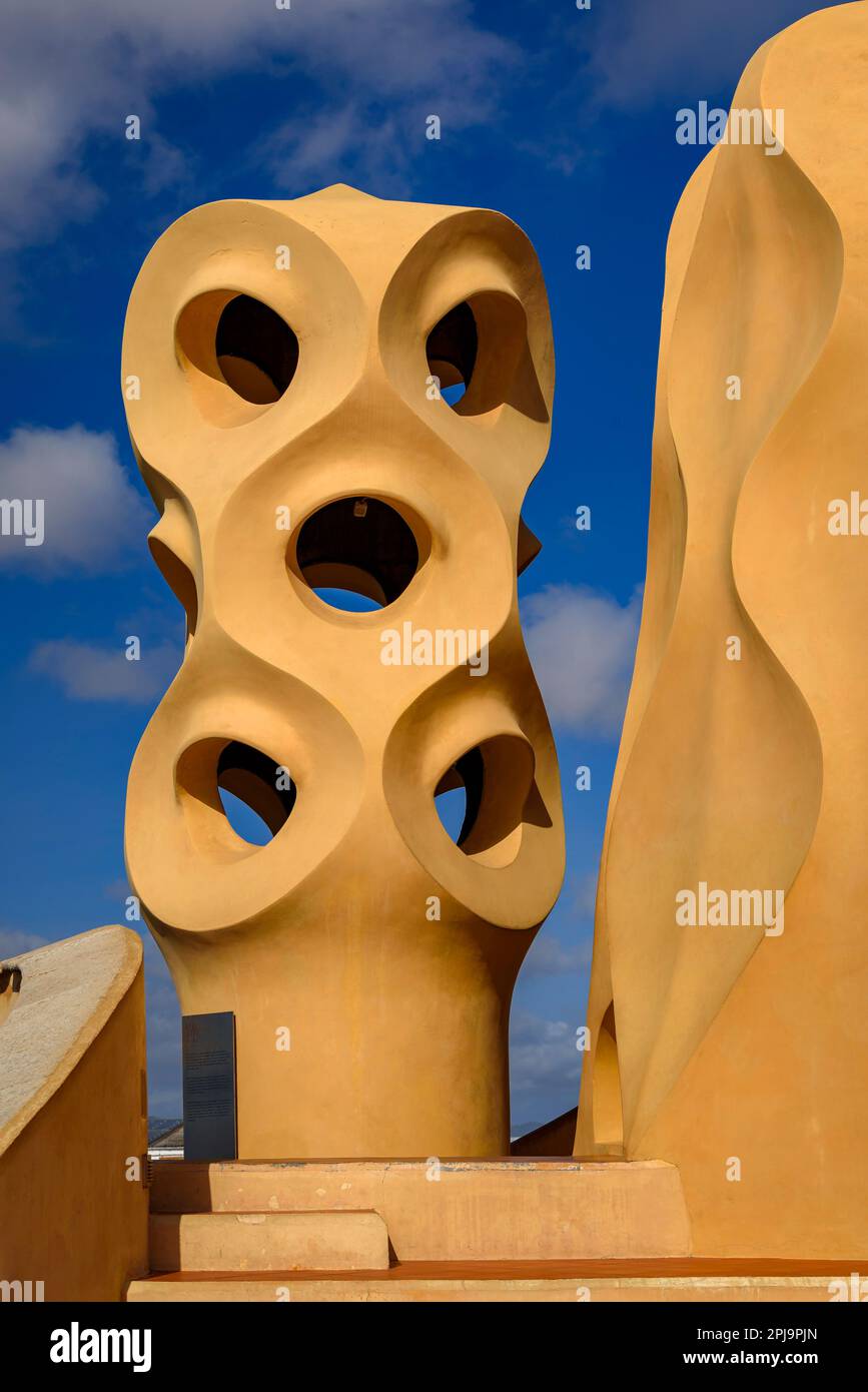 Cheminée de la pedrera gaudi Banque de photographies et d’images à ...