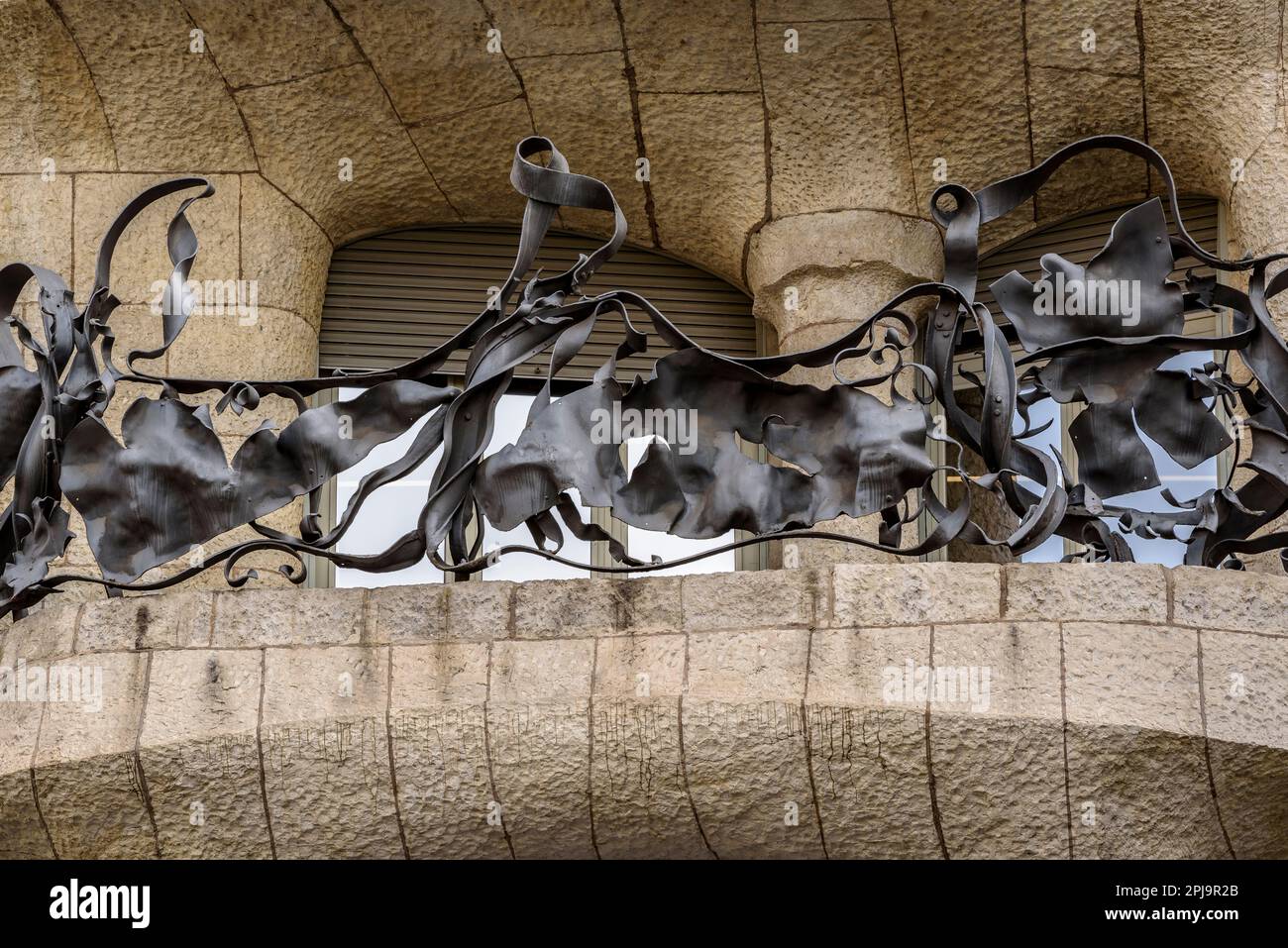 Détails en fer forgé sur les chemins de fer de la Pedrera - Casa Milà ...
