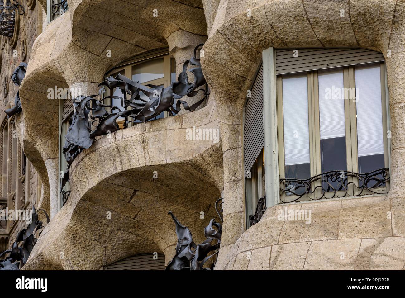 Détails en fer forgé sur les chemins de fer de la Pedrera - Casa Milà ...
