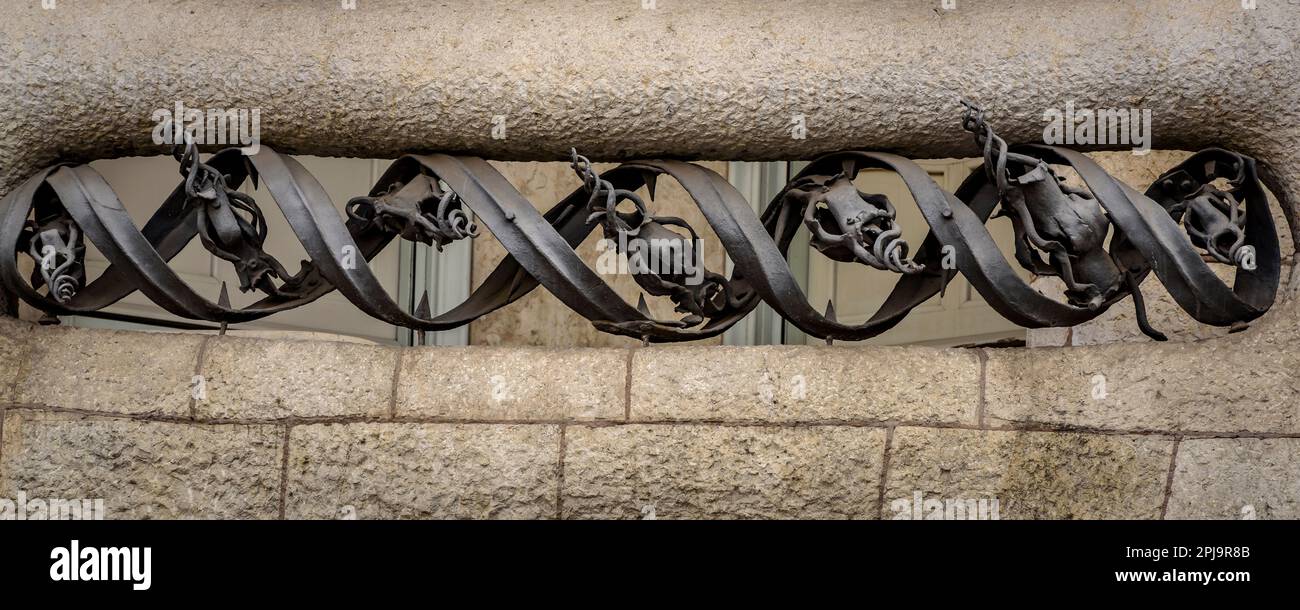Détails en fer forgé sur les chemins de fer de la Pedrera - Casa Milà ...