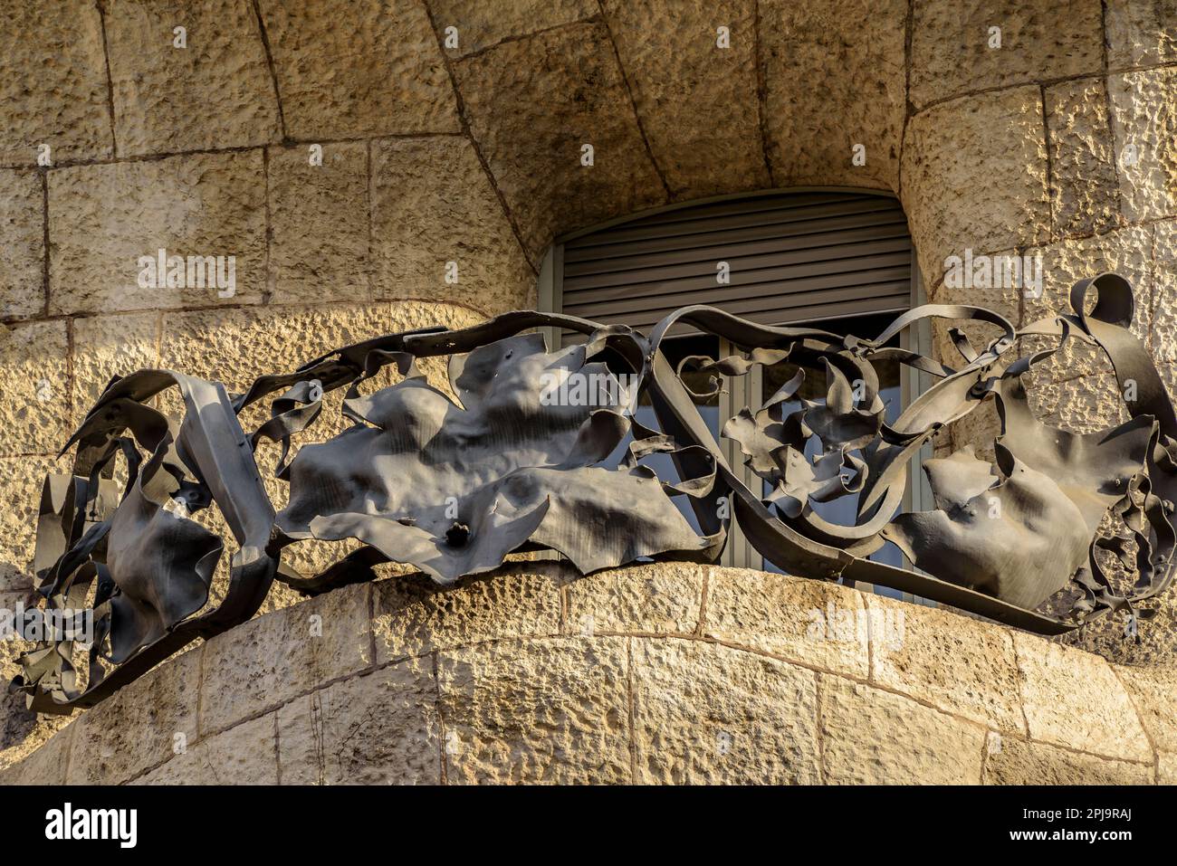 Détails en fer forgé sur les chemins de fer de la Pedrera - Casa Milà ...