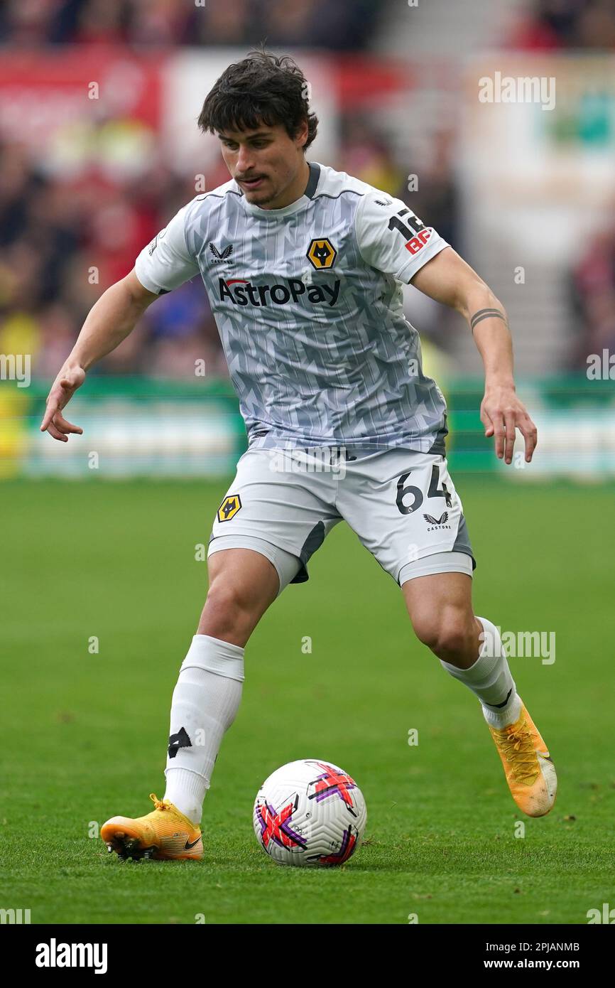 Hugo Bueno de Wolverhampton Wanderers en action lors du match de la ...