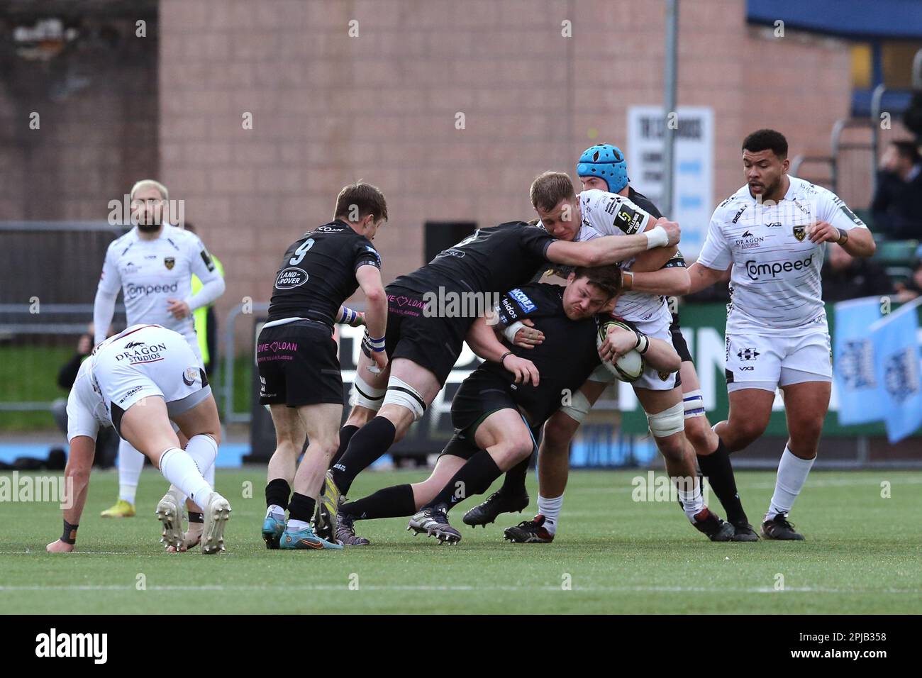 Nathan McBeth (au centre) des Glasgow Warriors lors du match de 16 de ...