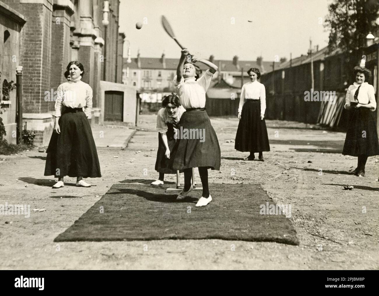 Les femmes sportives années 1900 Banque de photographies et d’images à ...