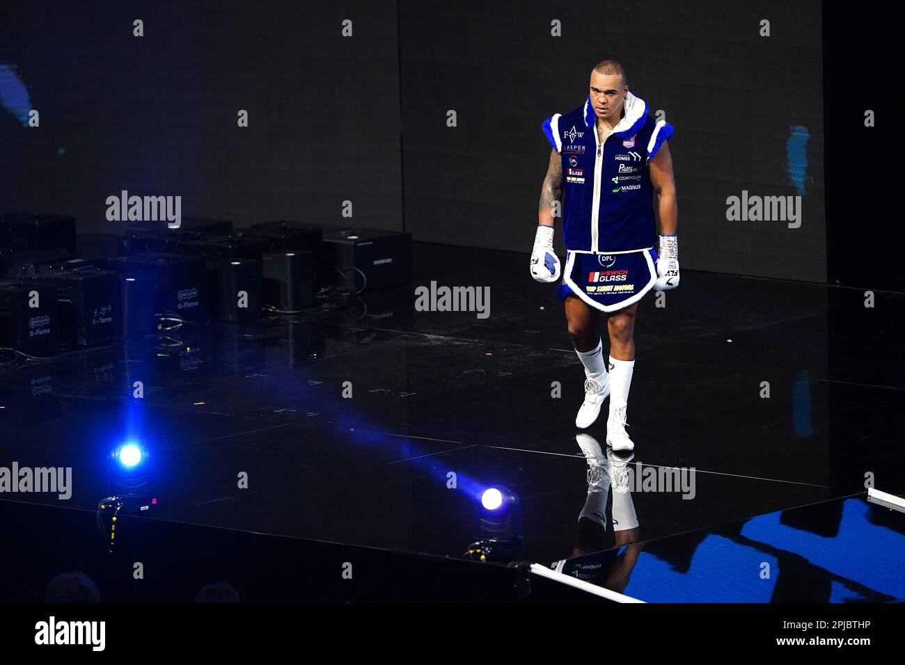 Fabio Wardley se rend sur le ring avant le WBA Continental Heavyweight ...