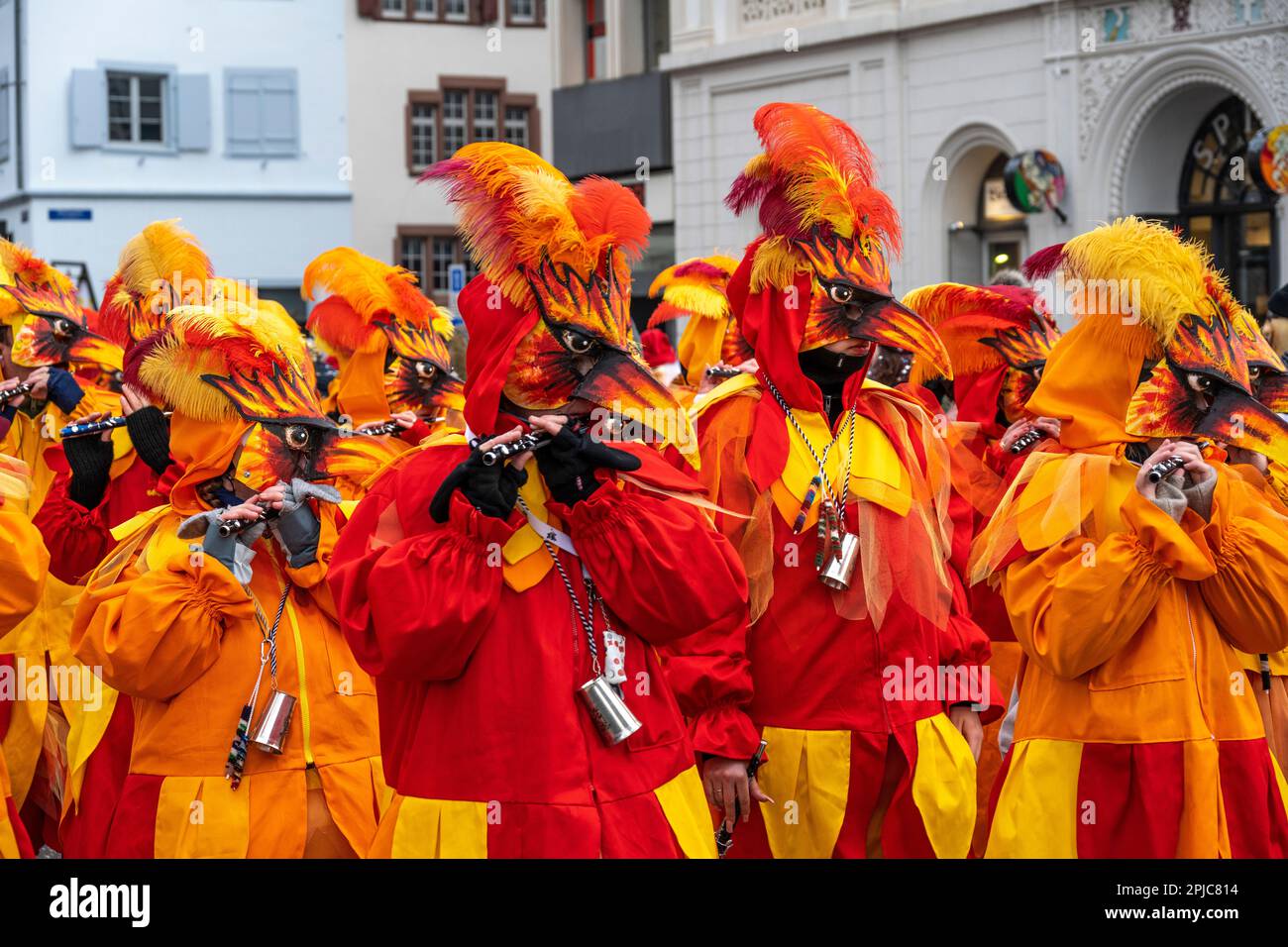 Carnaval de Bâle Suisse ou défilé de Fasnacht avec des joueurs piccolo ...