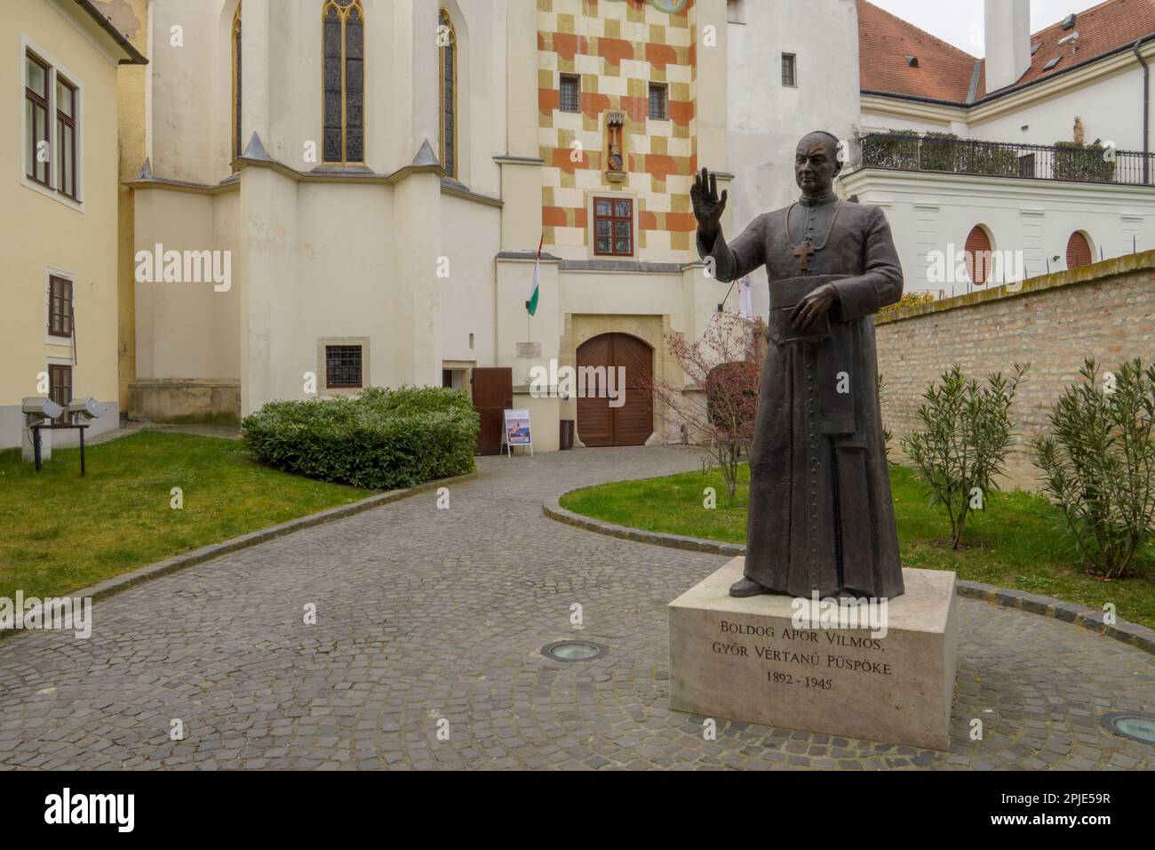 Gyor, Hongrie - 31 mars 2023 : Statue de l'évêque Apo Vilmos qui a été ...