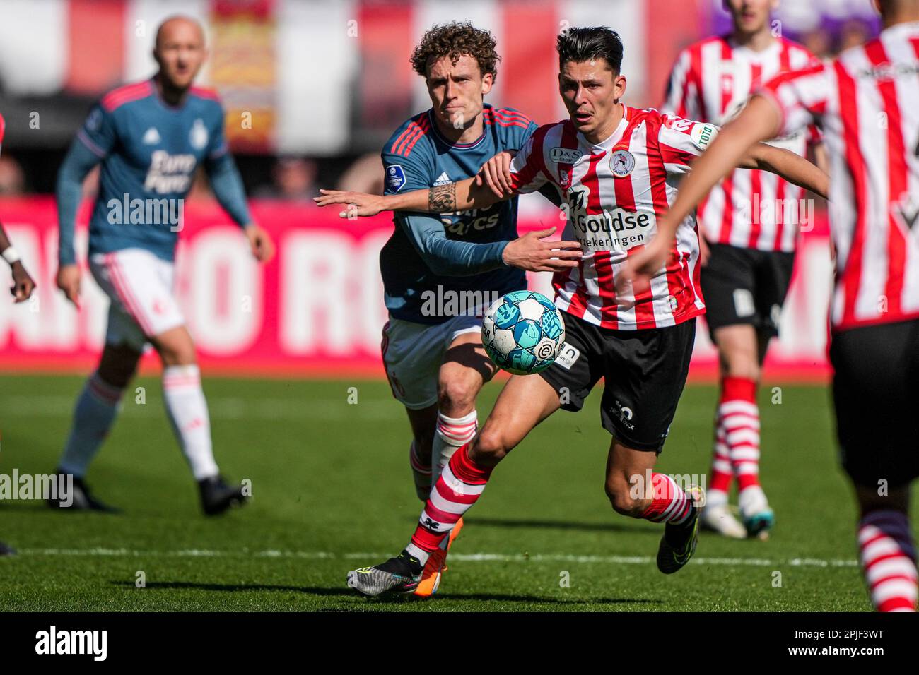 Rotterdam - Mats Wieffer de Feyenoord, Jeremy van Mullem de Sparta Rotterdam lors du match entre ...