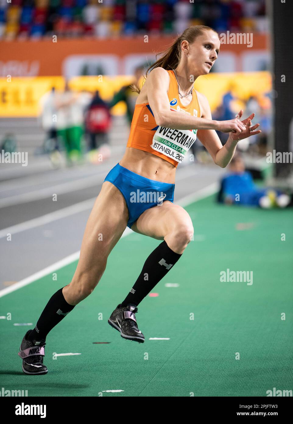 Britt Weerman, des pays-Bas, qui participe à la qualification des femmes de saut élevé aux ...