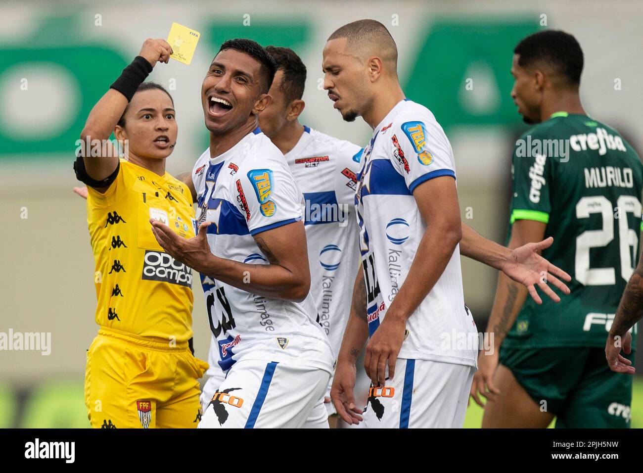 SÃO PAULO, SP - 02.04.2023: ÁGUA SANTA X PALMEIRAS - Edna applique une ...