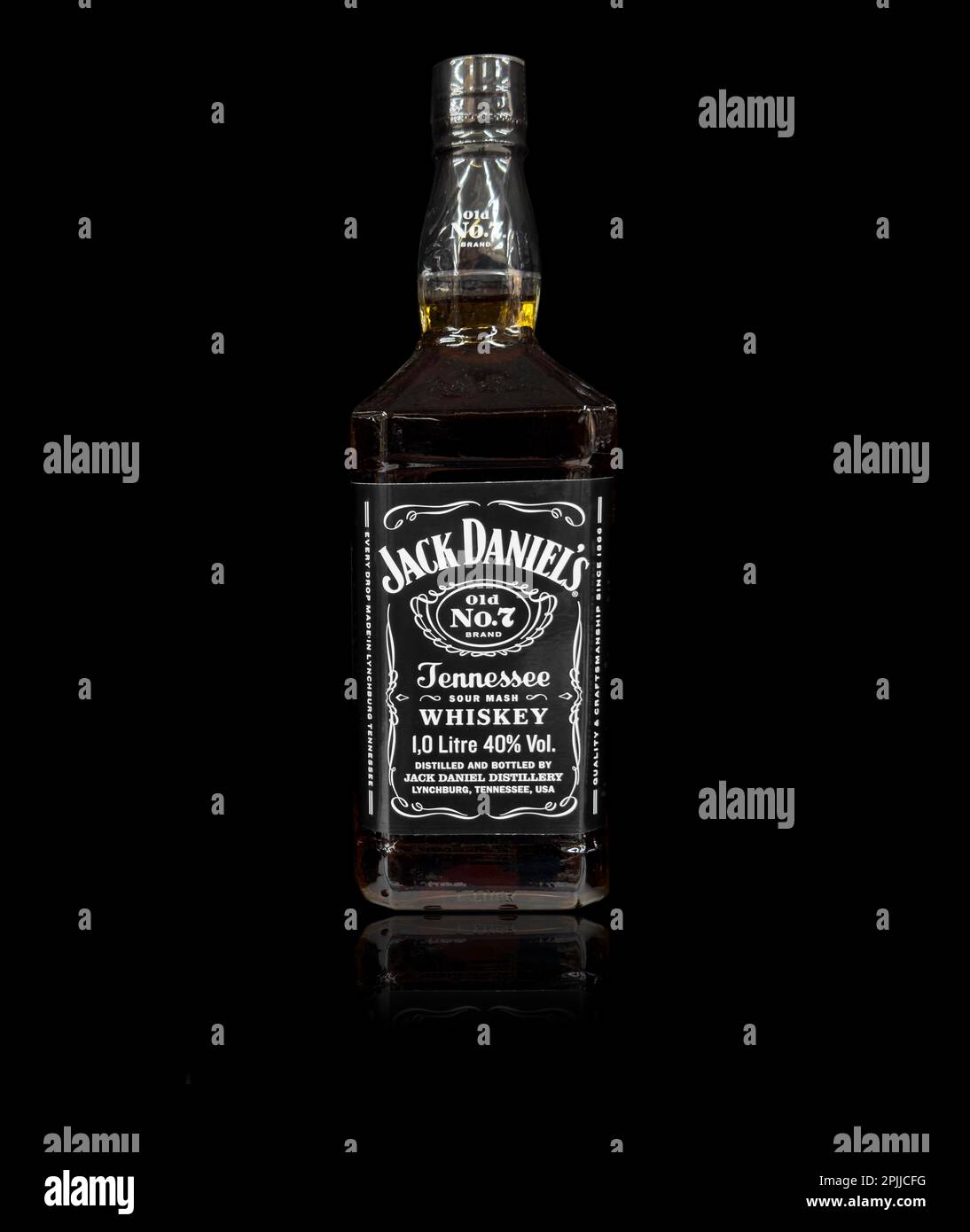 Erevan, Arménie, 27 mars 2023 : bouteille de whisky Jack Daniels debout ...