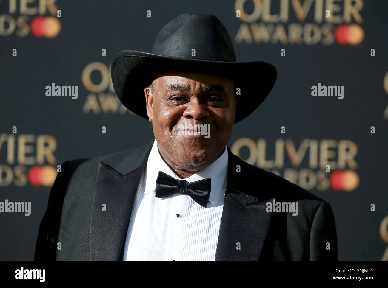 Clive Rowe participe aux Olivier Awards 2023 au Royal Albert Hall de 02 ...