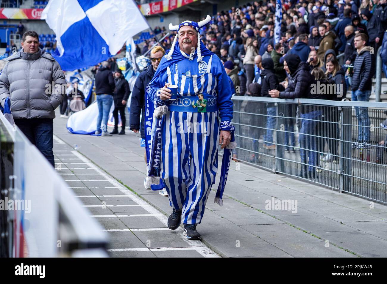 GENK, BELGIQUE - AVRIL 2 : supporter de la KRC Genk lors du match de la Jupiler Pro League entre ...
