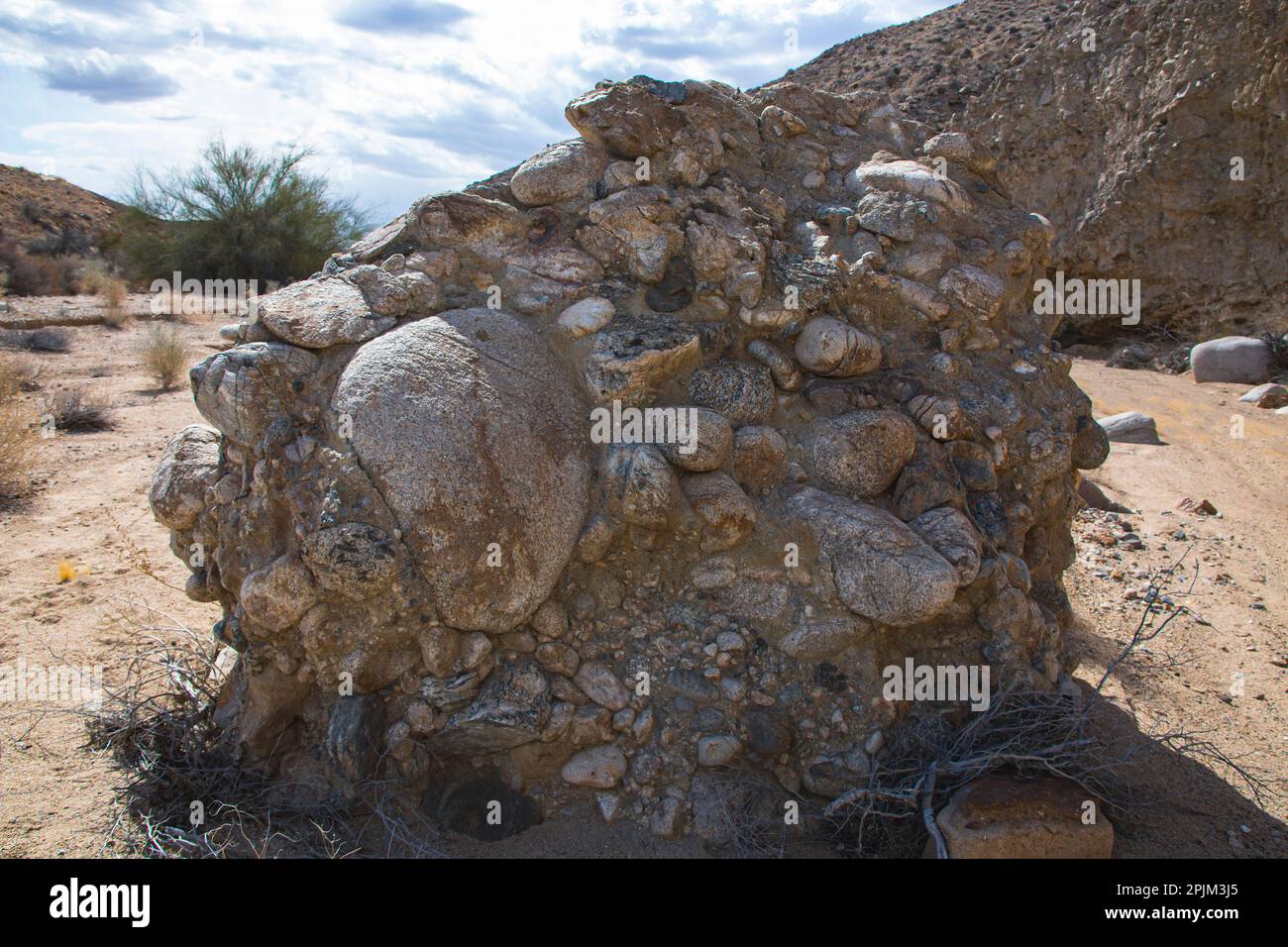 Sedimentary rock conglomerate Banque de photographies et d’images à ...