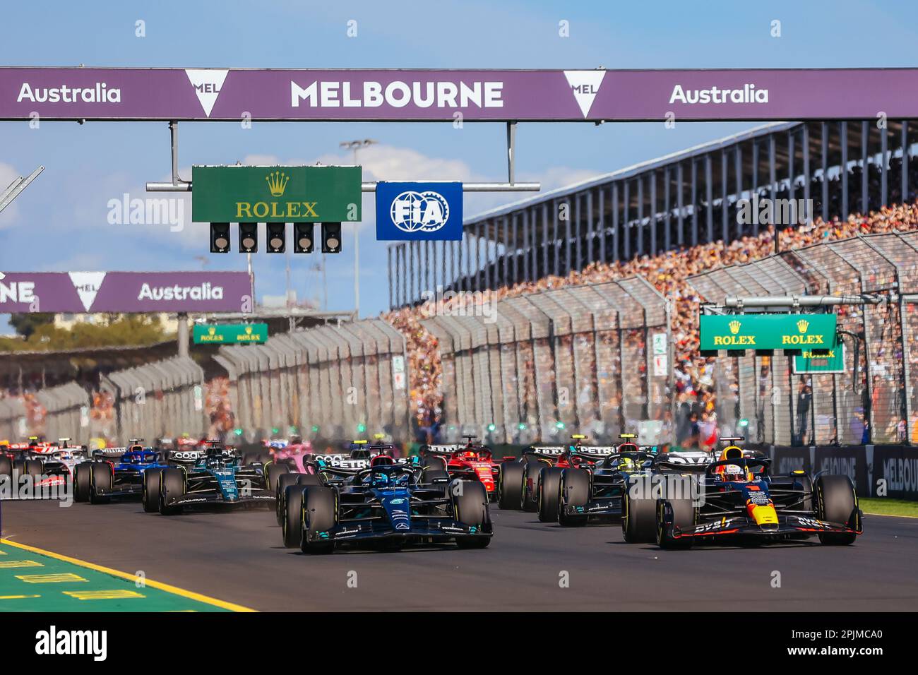 MELBOURNE, AUSTRALIE - AVRIL 2 : Max Verstappen, des pays-Bas, est en tête du départ de la ...