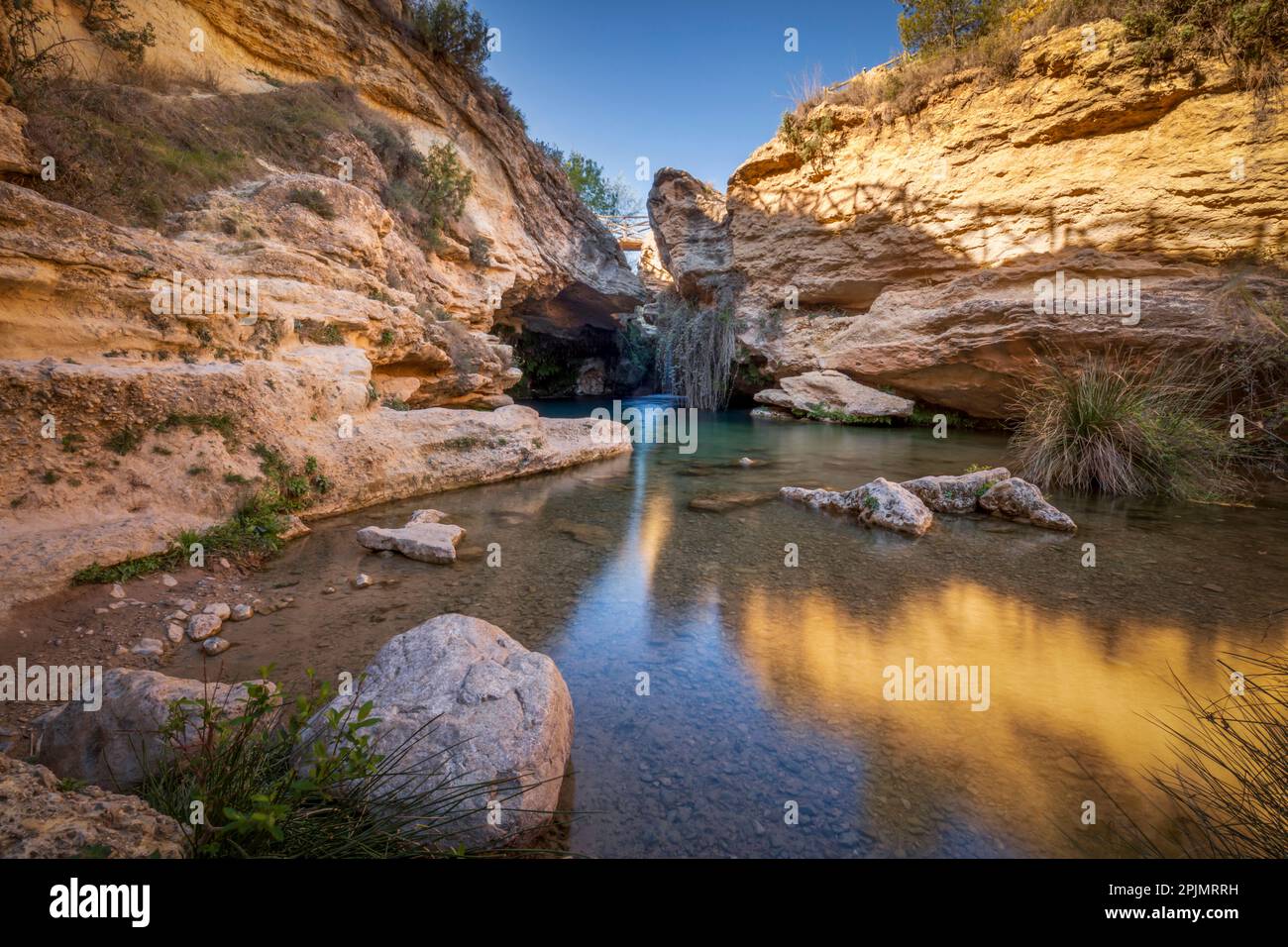 Roche cristalline jaune Banque de photographies et d’images à haute ...
