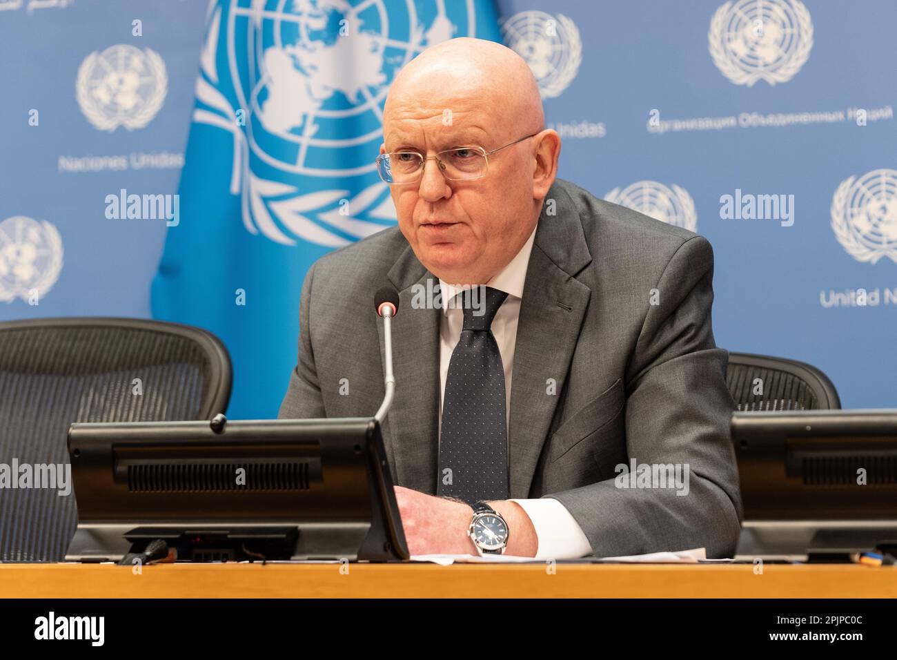 L'ambassadeur de la Russie auprès de l'ONU, Vassily Nebenzia, prend la ...