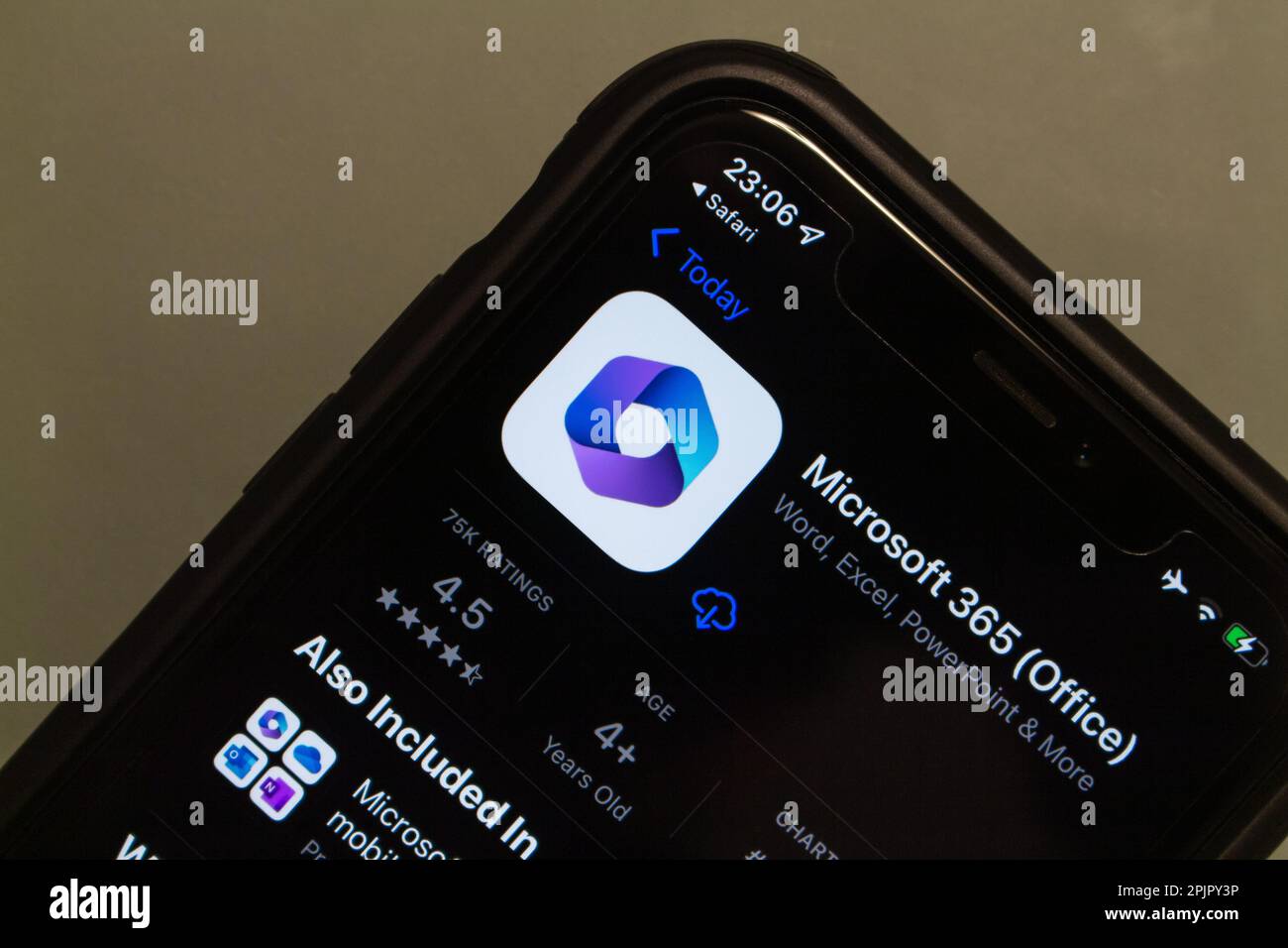 Application Microsoft 365 vue dans l'App Store sur un iPhone. Sur 21 avril 2020, Office 365 a ...