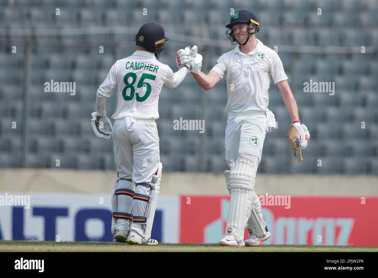 Harry Tector célèbre ses cinquante courses lors du seul match d'essai ...