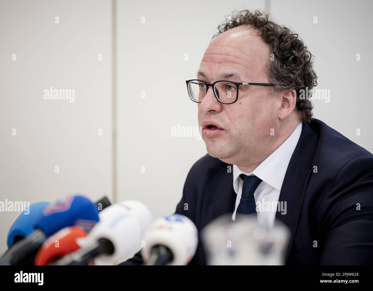 Voorchoten - Wouter Koolmees (président-directeur NS) parle à la presse ...