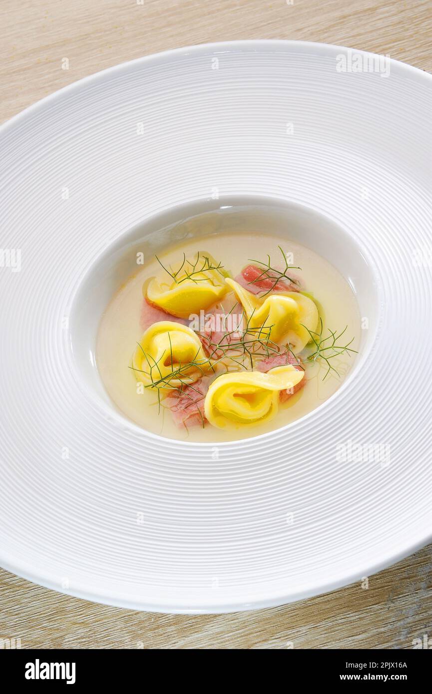 Tortelli à la ricotta de chèvre, infusion de fenouil sauvage et du ...