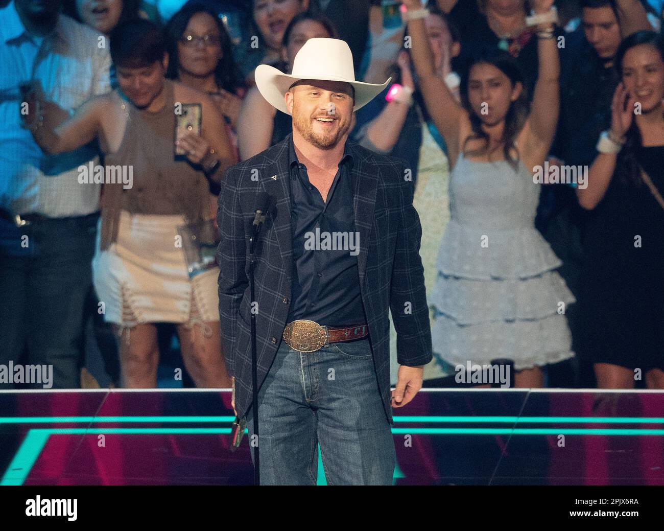 Cody Johnson, vainqueur de la Performance de l'année, parle sur scène ...