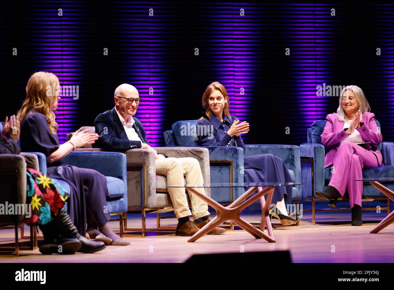 USAGE ÉDITORIAL SEULEMENT (de gauche à droite) Deirdre Quarnstrom, vice ...