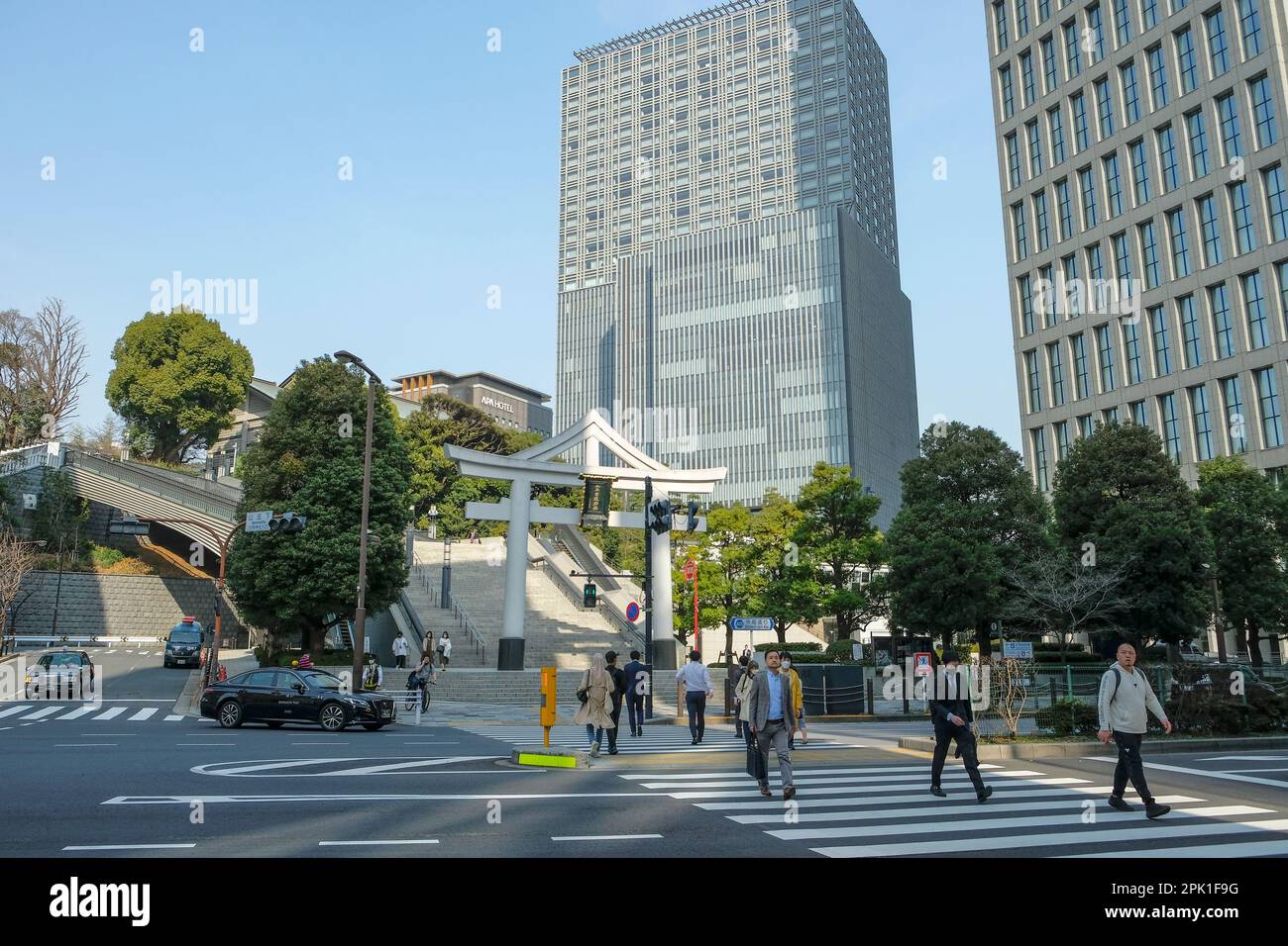 Tokyo, Japon - 9 mars 2023 : Ttorii à l'entrée du sanctuaire de Hile à ...