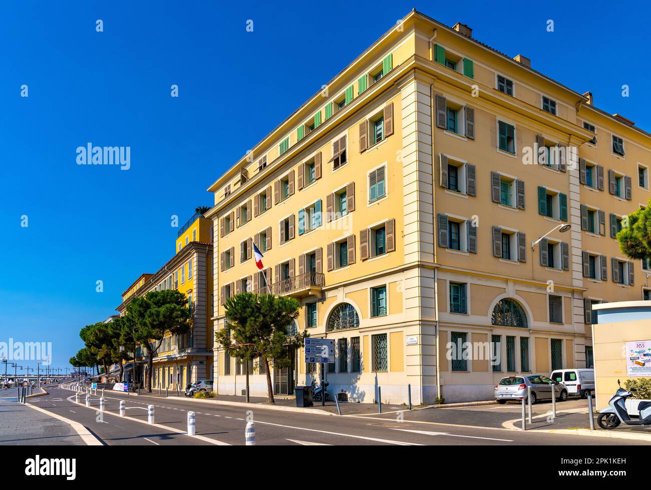 Nice, France - 5 août 2022: Autorité douanière régionale, direction ...