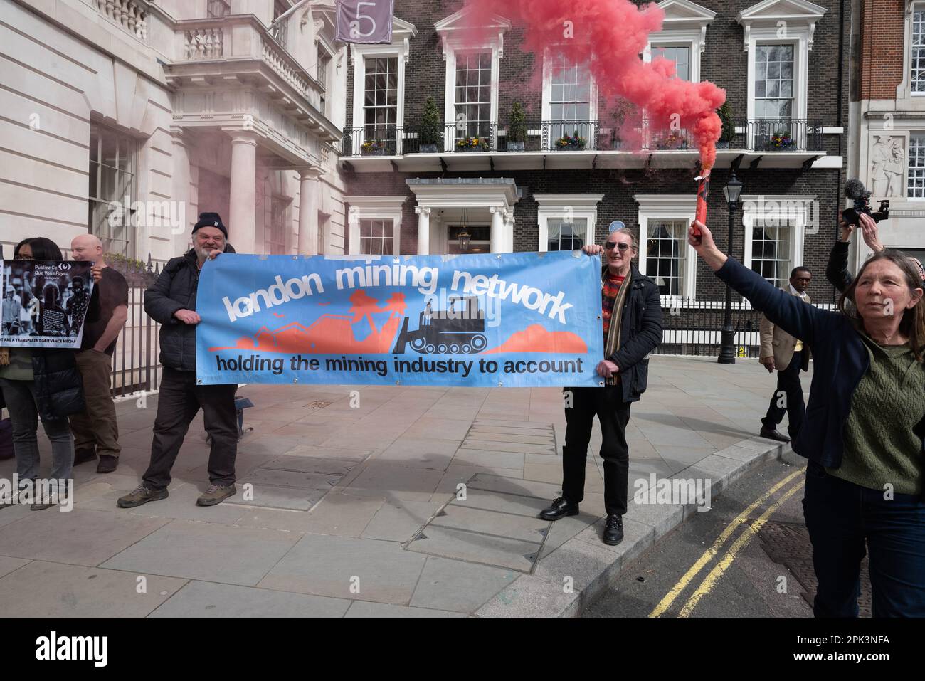 Londres, Royaume-Uni. 5th avril 2023. Le London Mining Network proteste ...