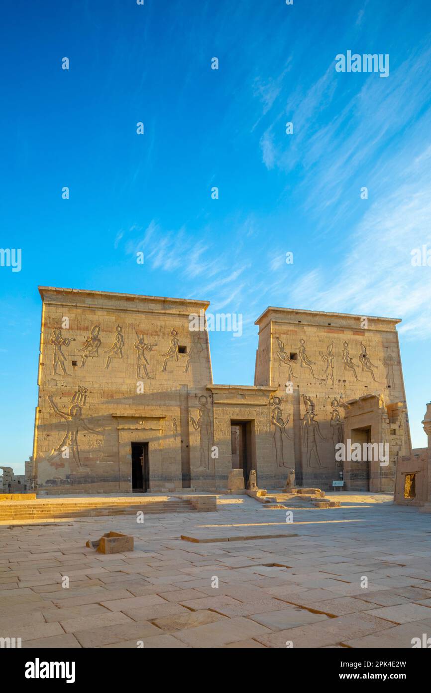Le Temple d'Isis au complexe du Temple de Philae, île d'Agilkia ...
