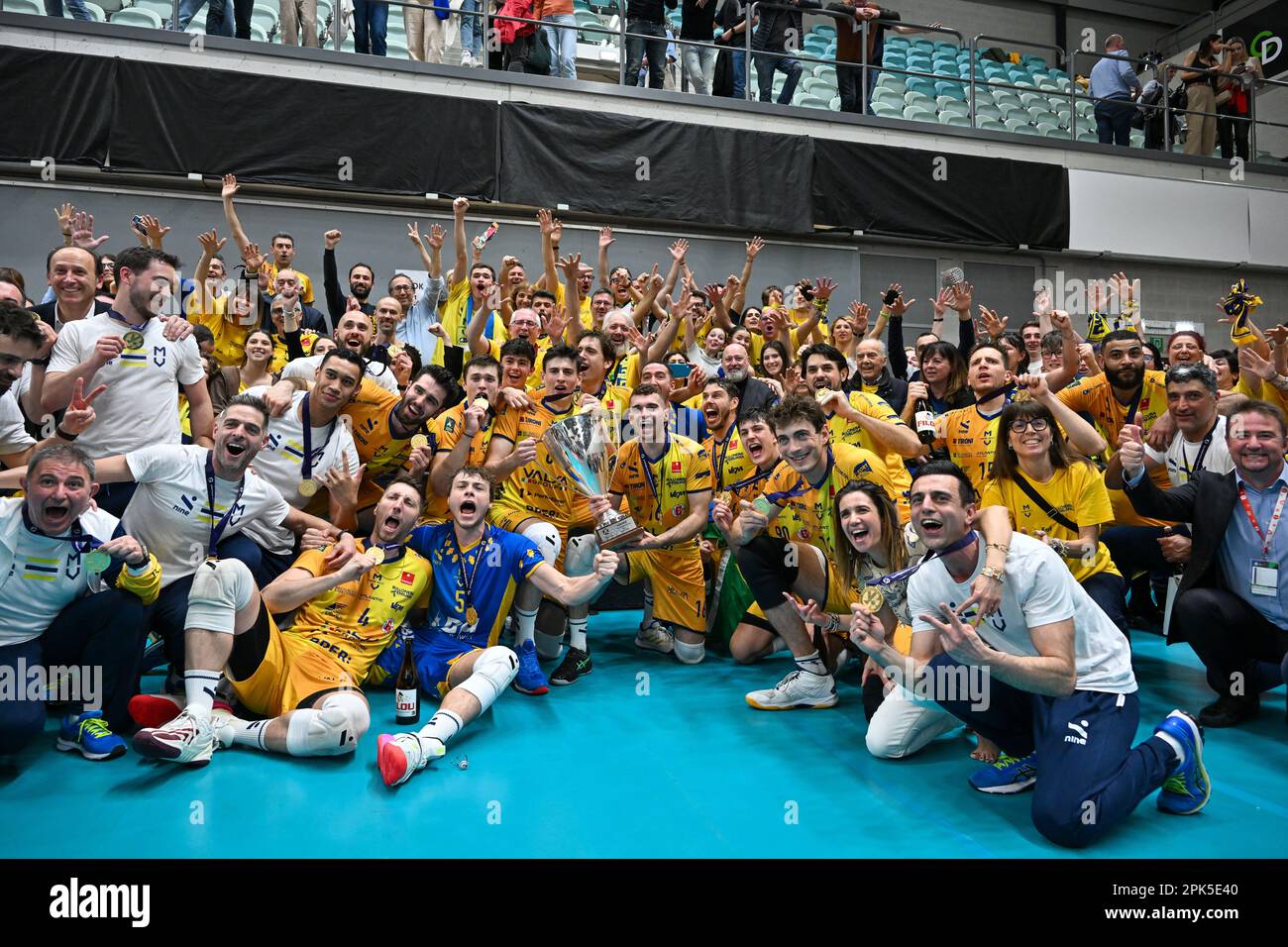 Joueurs de Modène en photo célébrant après avoir remporté un match de ...