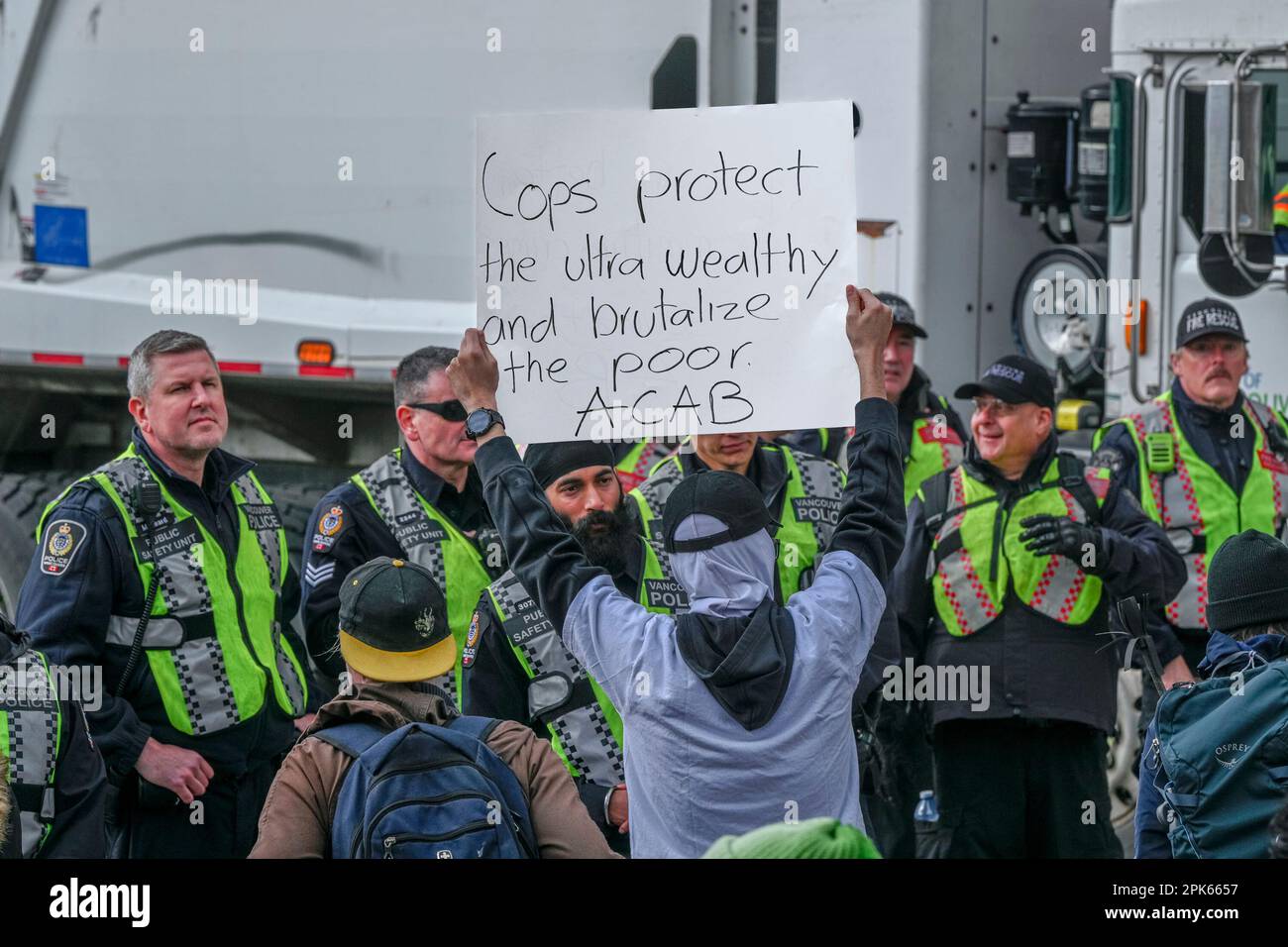 Retrait des tentes des sans-abri, refuges par des travailleurs de la ...