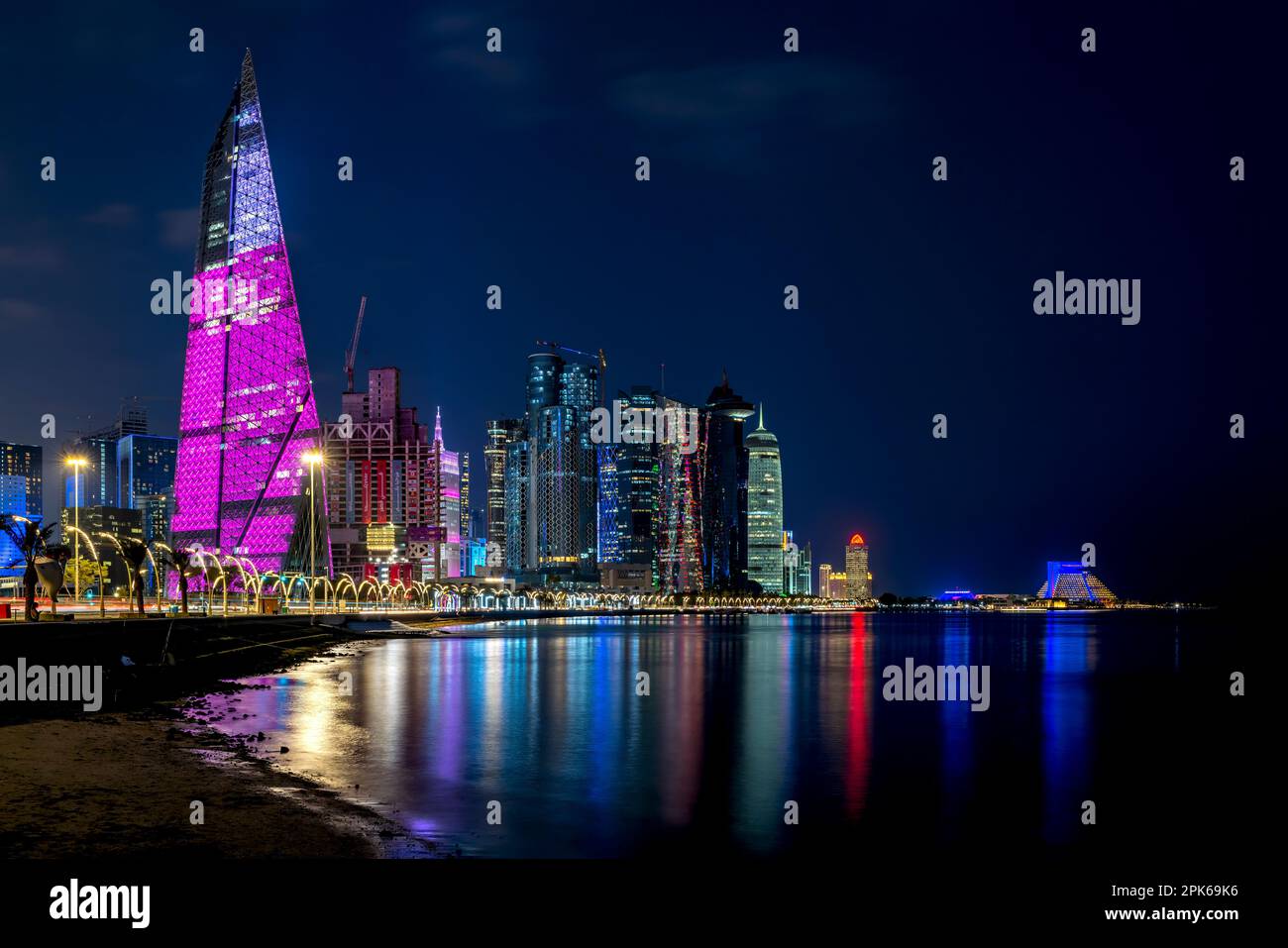 Doha qatar skyline Banque de photographies et d’images à haute ...