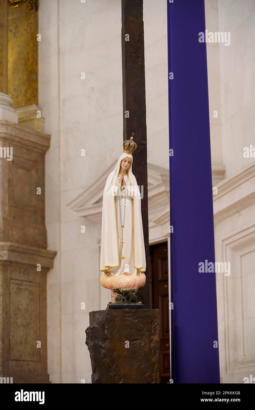 Détails Madonna, vue intérieure de la basilique notre-Dame du Rosaire à ...