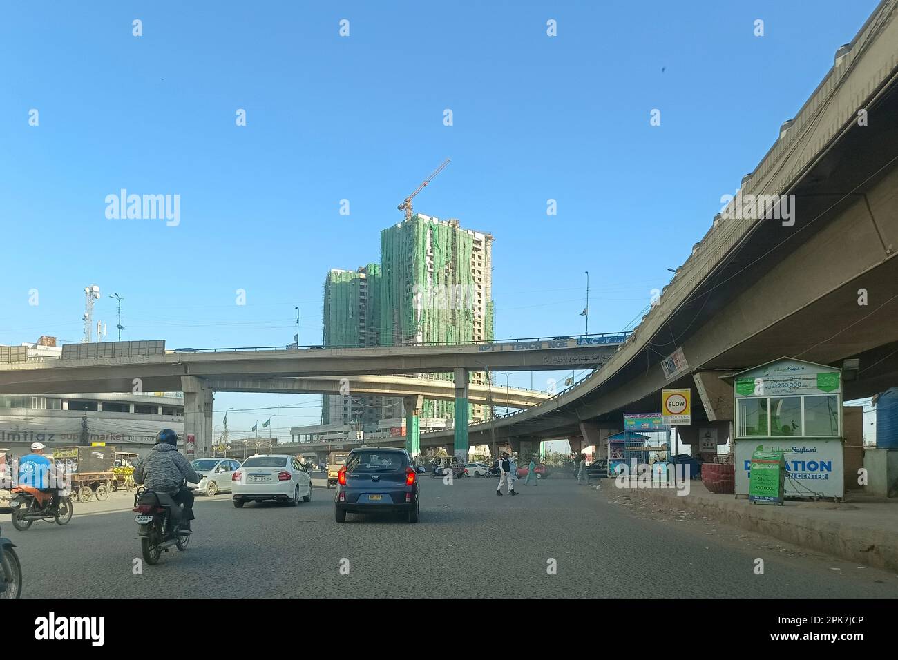 Road karachi Banque de photographies et d’images à haute résolution - Alamy
