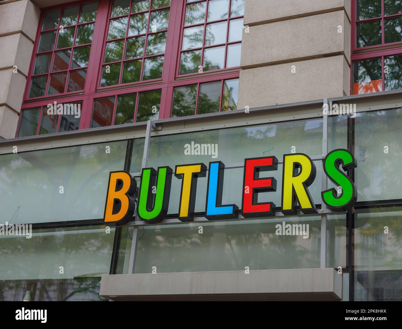 Vienne, Autriche - 7 août 2022 : façades de bâtiments magasin de biens ...