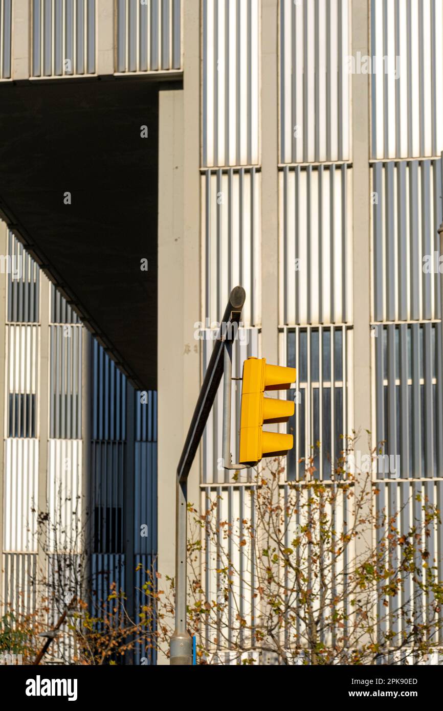 Feu de circulation d'intersection de quartier d'affaires Banque de ...