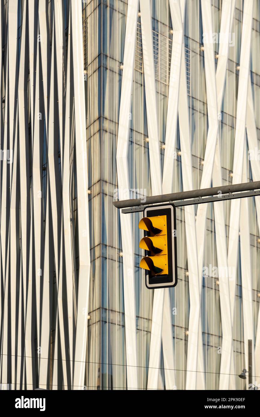 Feu de circulation d'intersection de quartier d'affaires Banque de ...