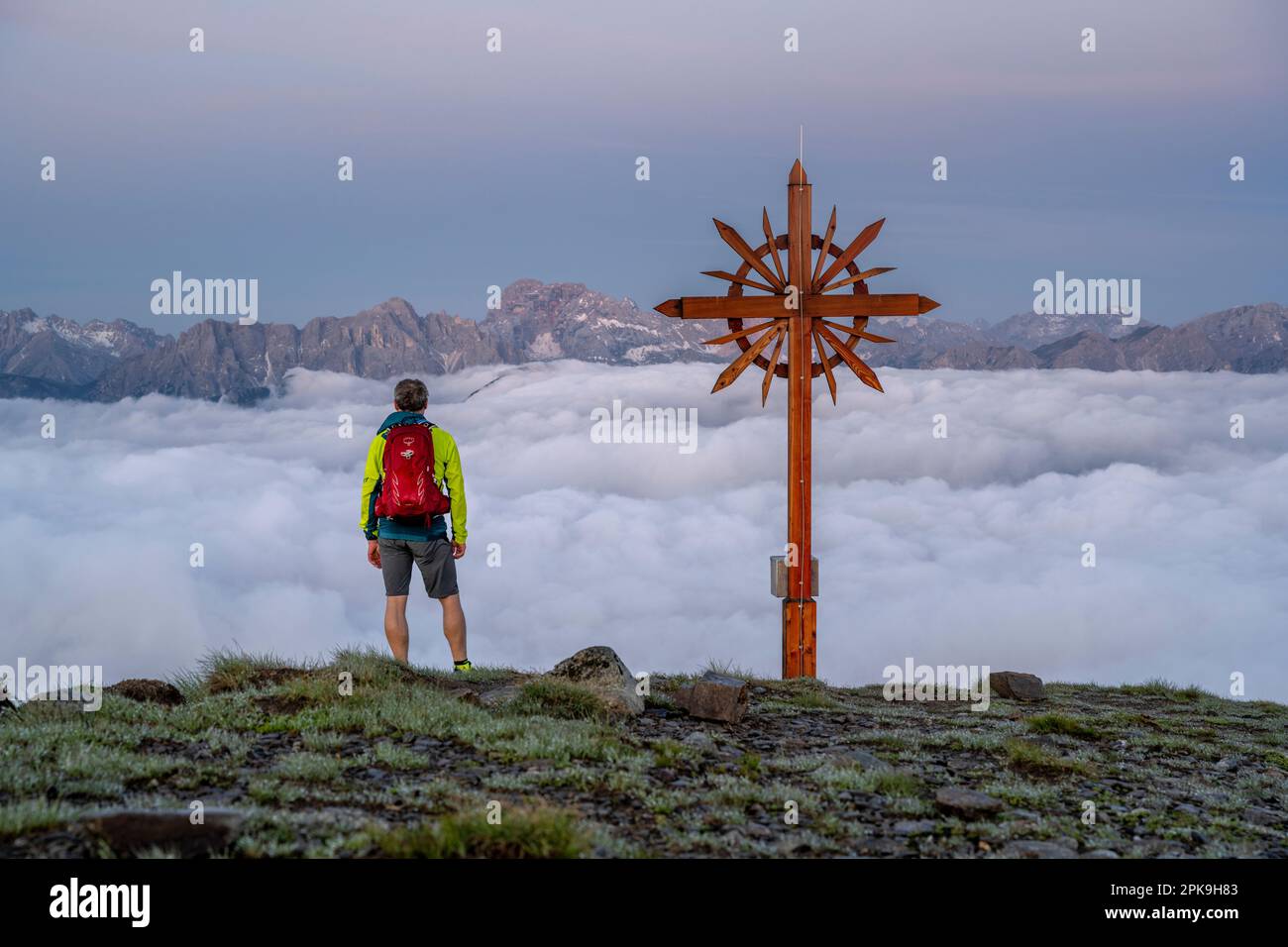 Dobbiaco, Val Pusteria, province de Bolzano, Tyrol du Sud, Italie. Aube ...