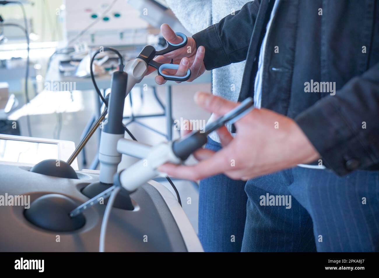 Les étudiants internes en chirurgie digestive s'entraînent sur un ...