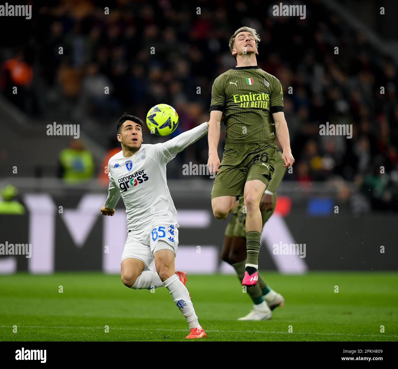 Milan, Italie. 7th avril 2023. L'AC Milan Alexis Saelemaekers (R) vie ...