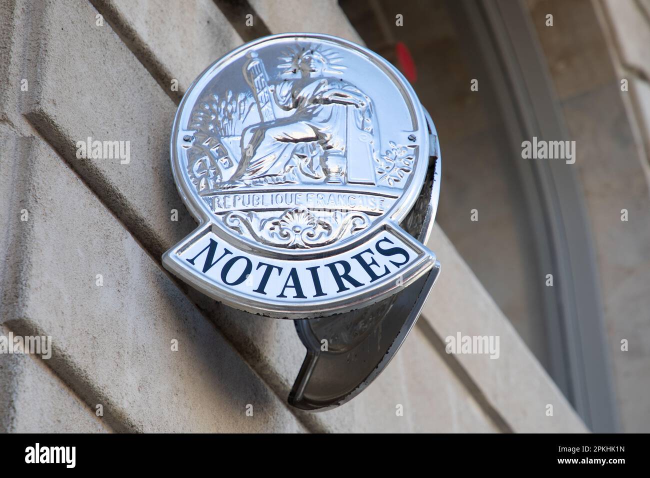 Bordeaux , Aquitaine France - 04 02 2023 : notaire france texte symbole ...