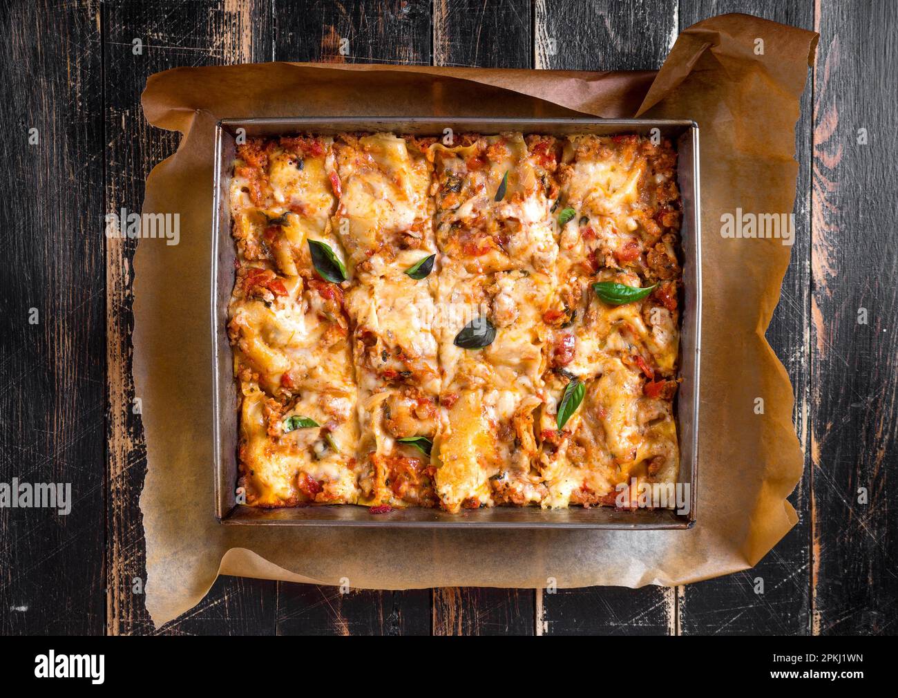 Vue de dessus d'une délicieuse lasagne italienne traditionnelle à base ...
